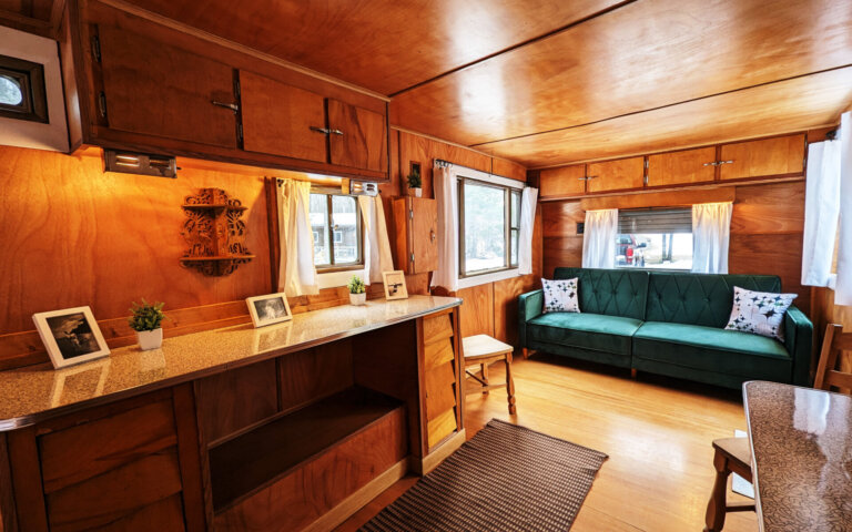 #1 – 1953 Pathfinder Vintage Camper | Point of View Lake Resort
